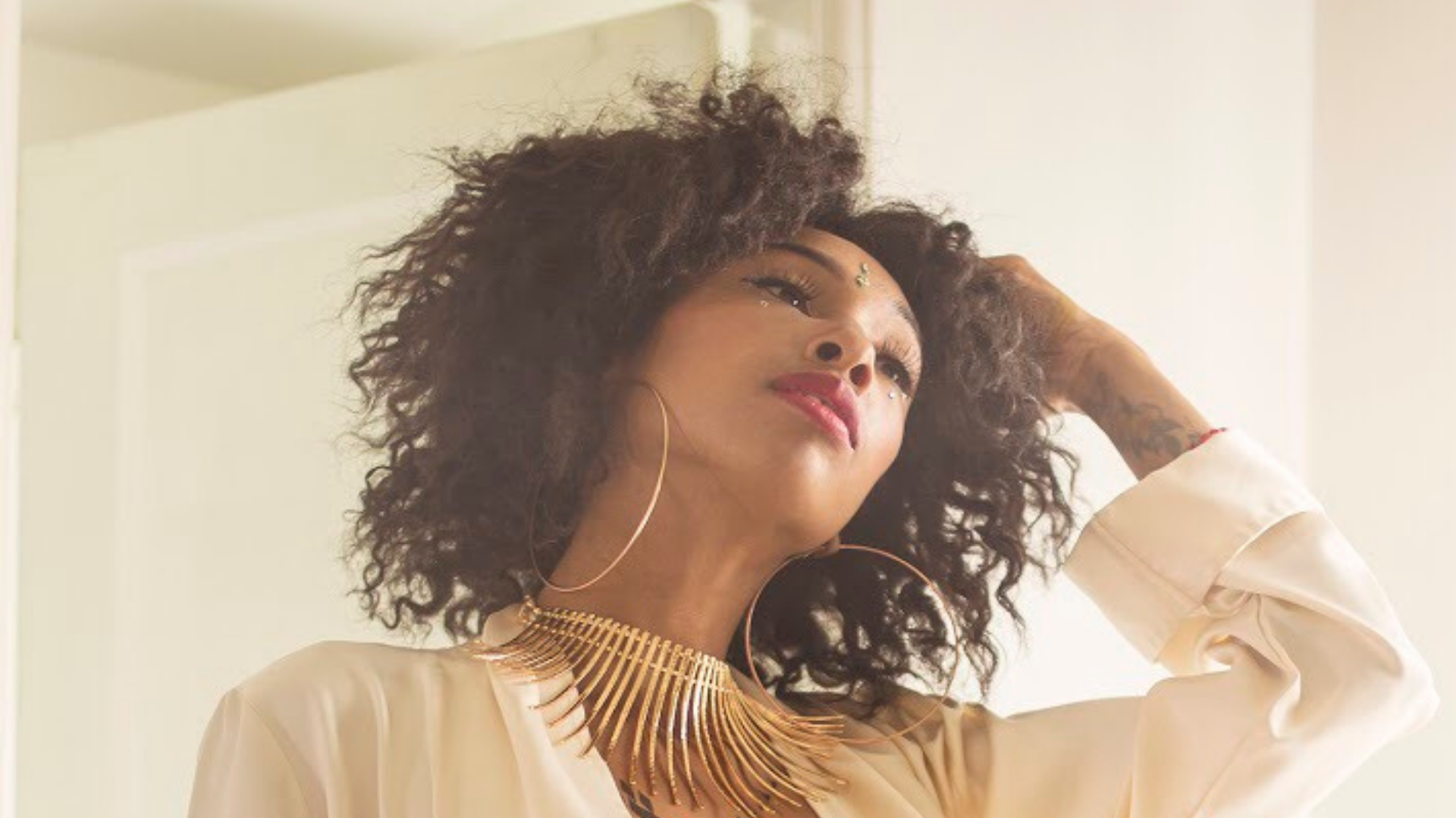 Lizzy Jeff – Sensing Woman 2022